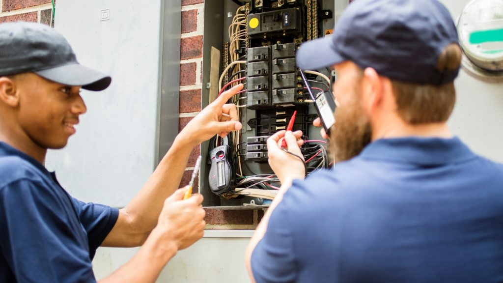 5 Best Online Electrician Trade Schools in 2024